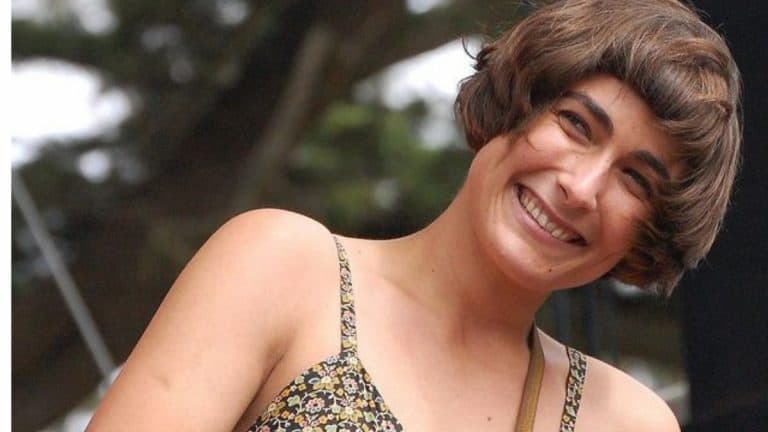 What happened to Jade Castrinos, Where Is she Now? Her Bio, Songs, Net ...