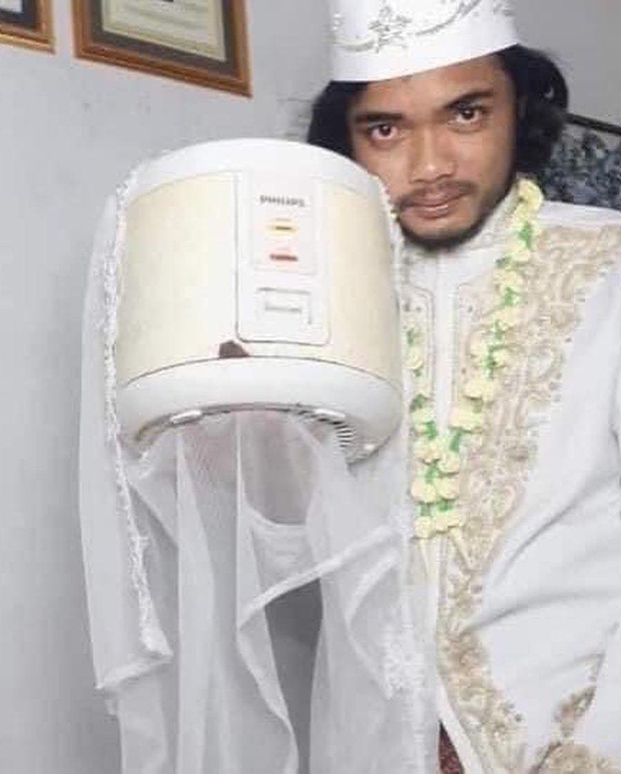 Indonesian Man Marries His Rice Cooker - Dicy Trends