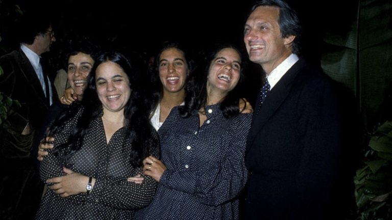 Beatrice Alda: Facts About Alan Alda's daughter? - Dicy Trends