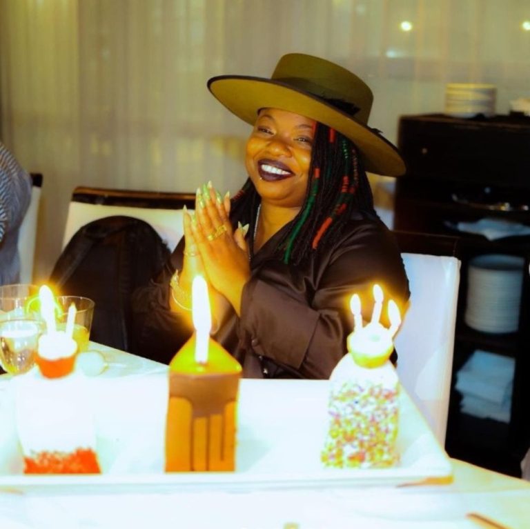 Deidra Dixon: Who Is Jamie Foxx's Sister? - Dicy Trends